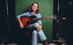 Album Review – Dee White’s “Southern Gentleman” - Saving Country Music
