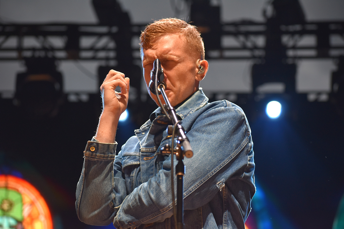 Tyler Childers & Blackfeet Tribe Shine on a Cloudy Day in Montana ...